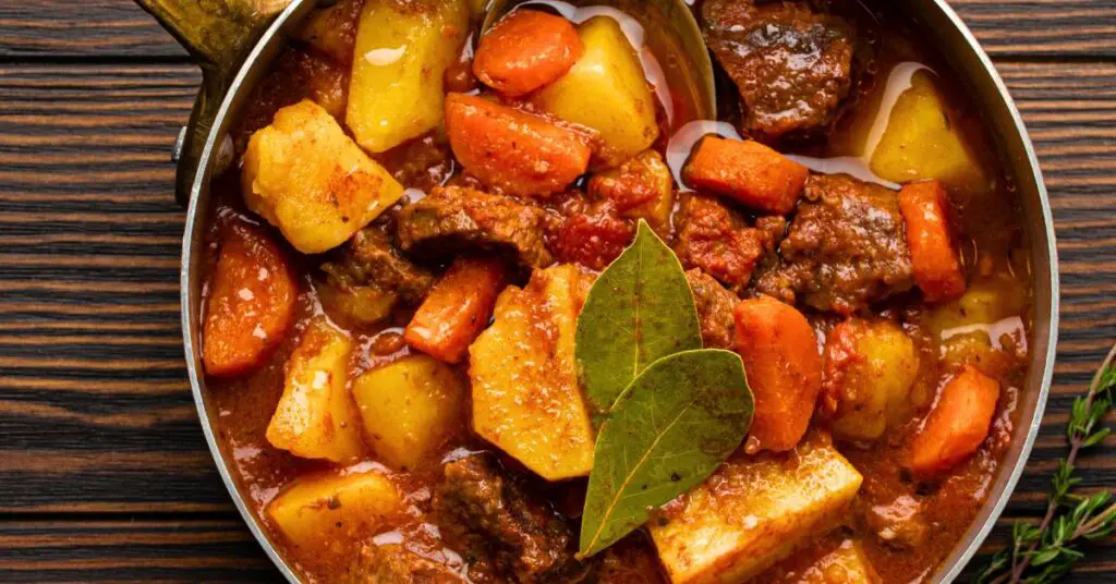 Receta Estofado de carne con papas y zanahorias ¡receta anti-frío!