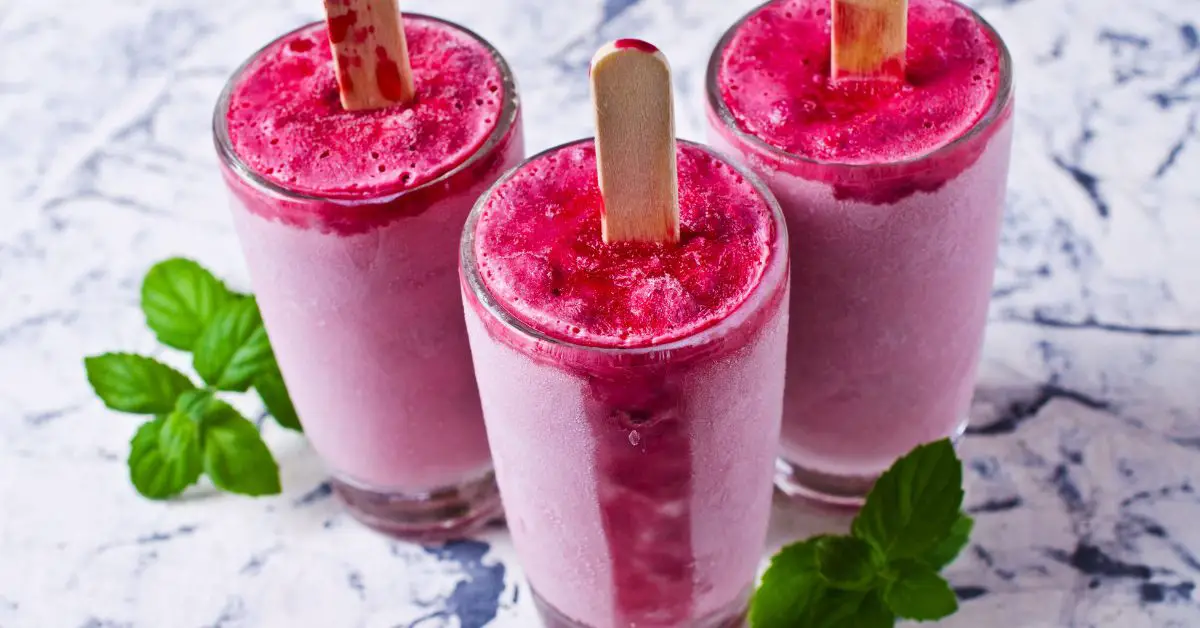 Helados de frutilla con pedacitos de fruta ¡Ideales para vender ...